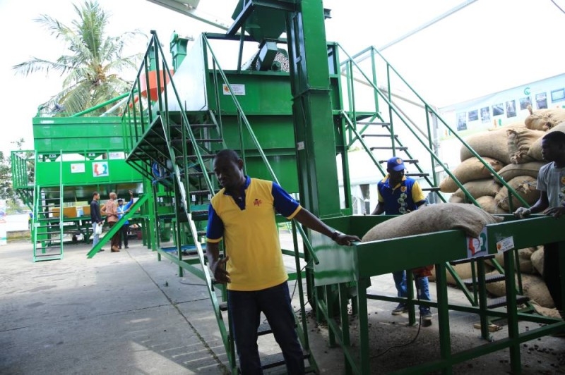 Mécanisation et transformation de l’anacarde : Une usine complète made ...